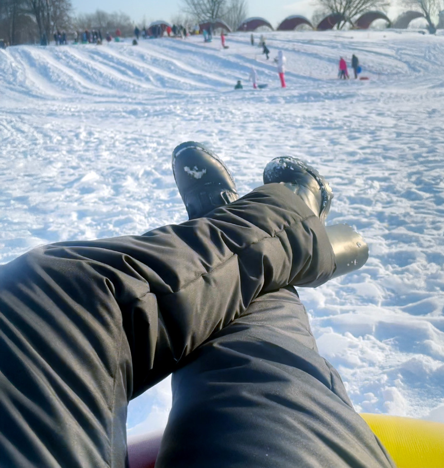 Гуляю и катаюсь с горки в мороз / Walking and sliding down the hill - 1 ...