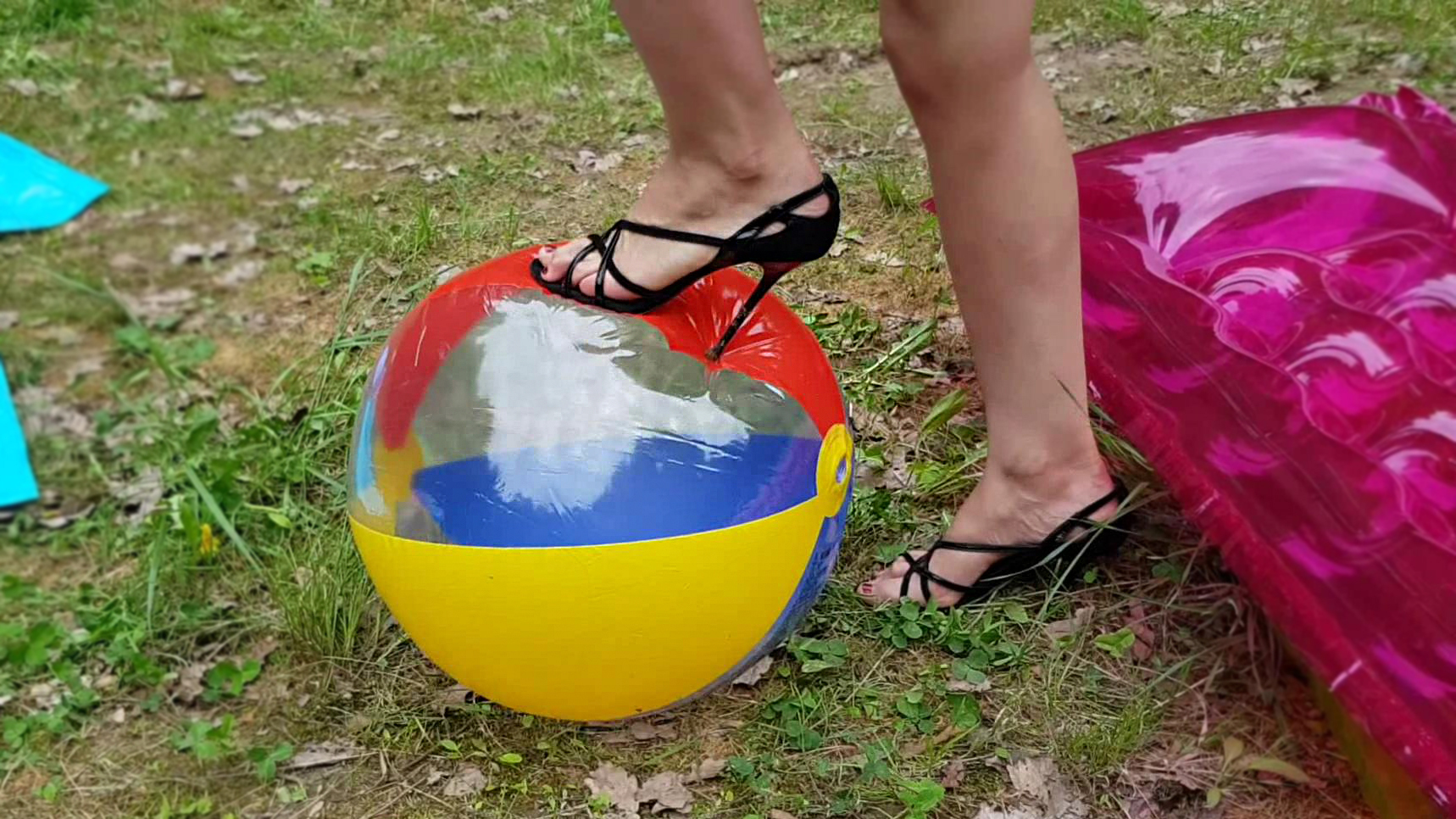 high heels crush, shoes crush, inflatable crush with high heels, stuck ...