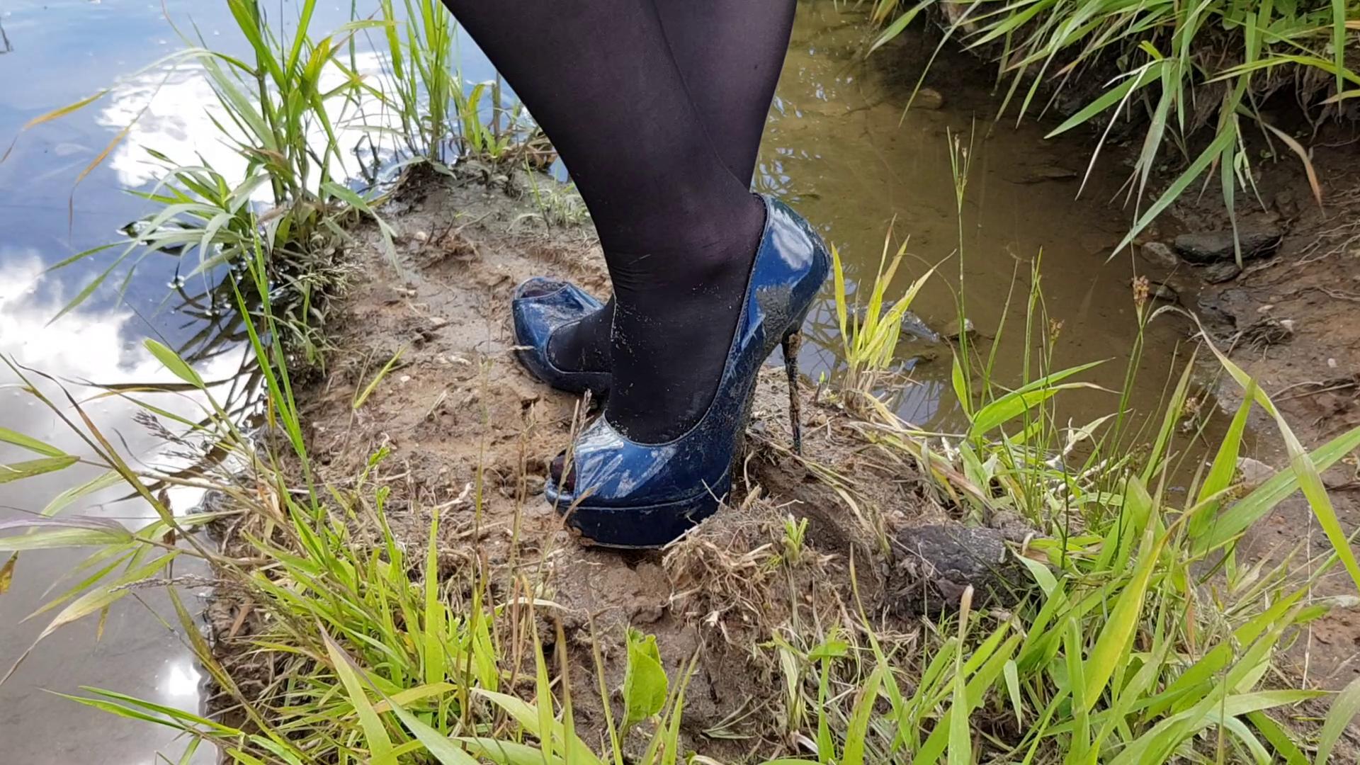 platform high heels abused, ruined high heels, wet and muddy high heels ...