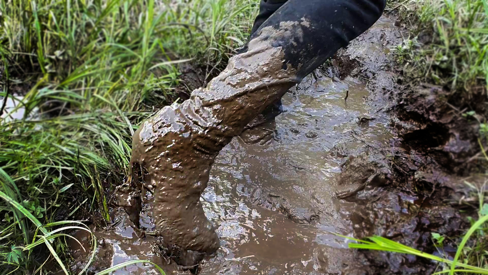 High heels boots in the mud, mud high heels, muddy boots stuck, abused ...