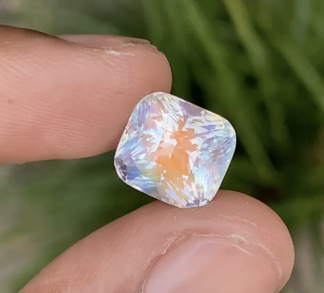 Радужные лунные камни - что это такое по мнению геммологов? Их ценность ...