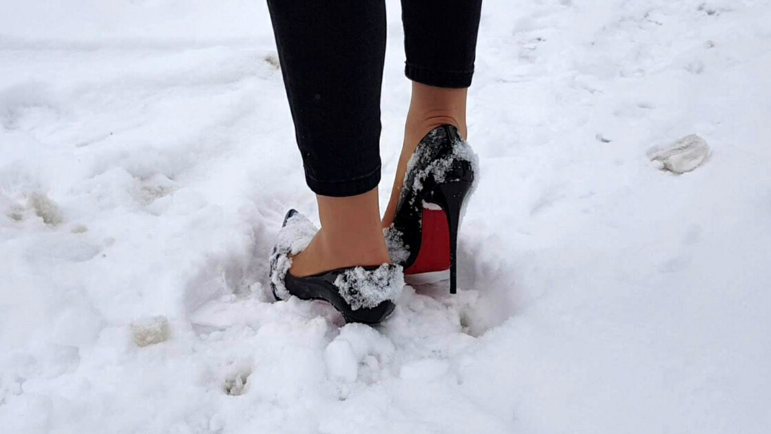 Louboutin in deep snow, high heels on snow, high heels sinking in snow ...