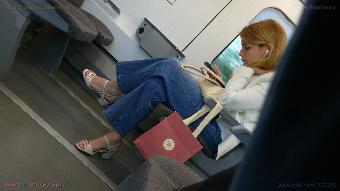🔥Preview clip🔥Candid feet and shoes. - Real candid women feet and shoes ...